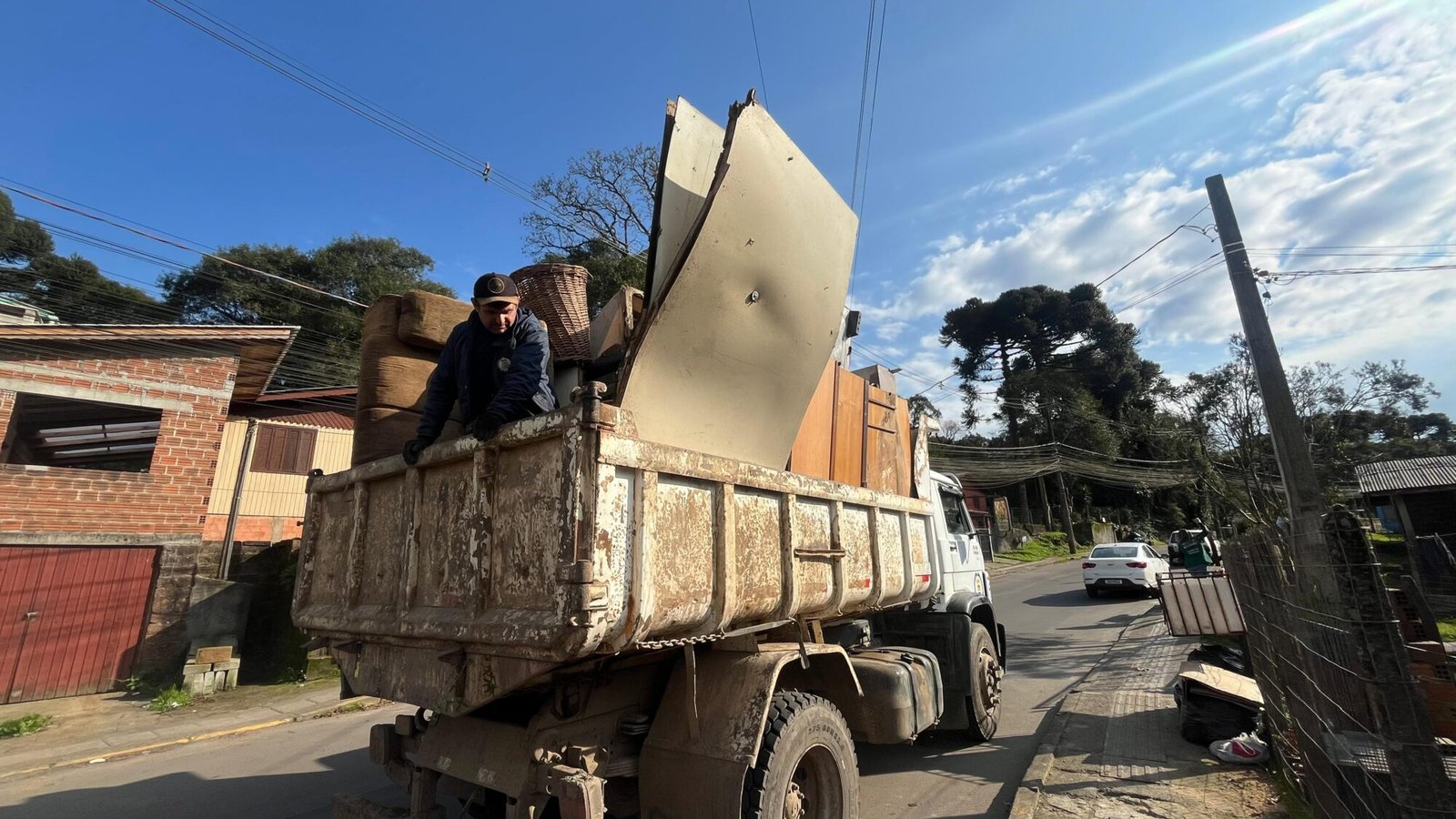 Primeira ação do “Bota-Fora” no bairro Canelinha recolhe 1,7 tonelada ...